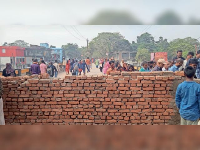 Repair of crack beam of Daha river RCC HL bridge started, will cost 90 ...