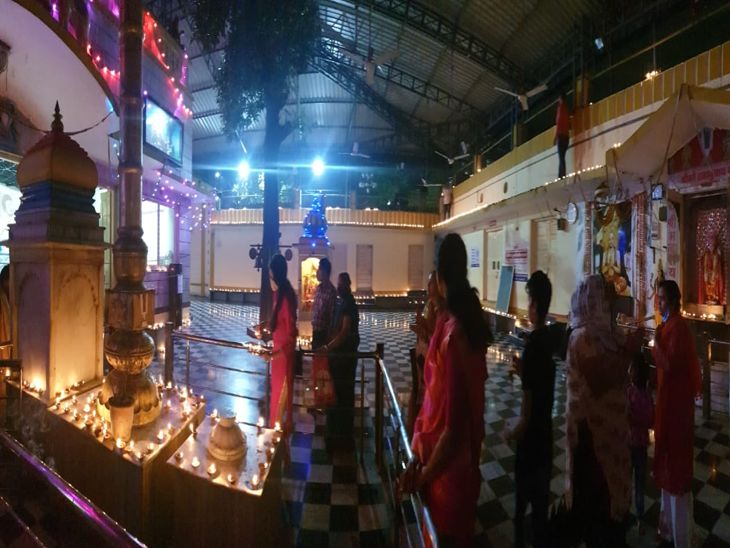 Venkatesh temple lit up with the light of lamps, devotees donated lamps
