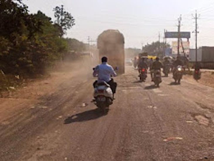 The problem of increasing dust in the old AB road, new bus stand and ...