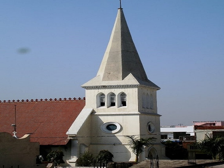 In 1832, the British had established a church on Bajoria Road. Heritage ...