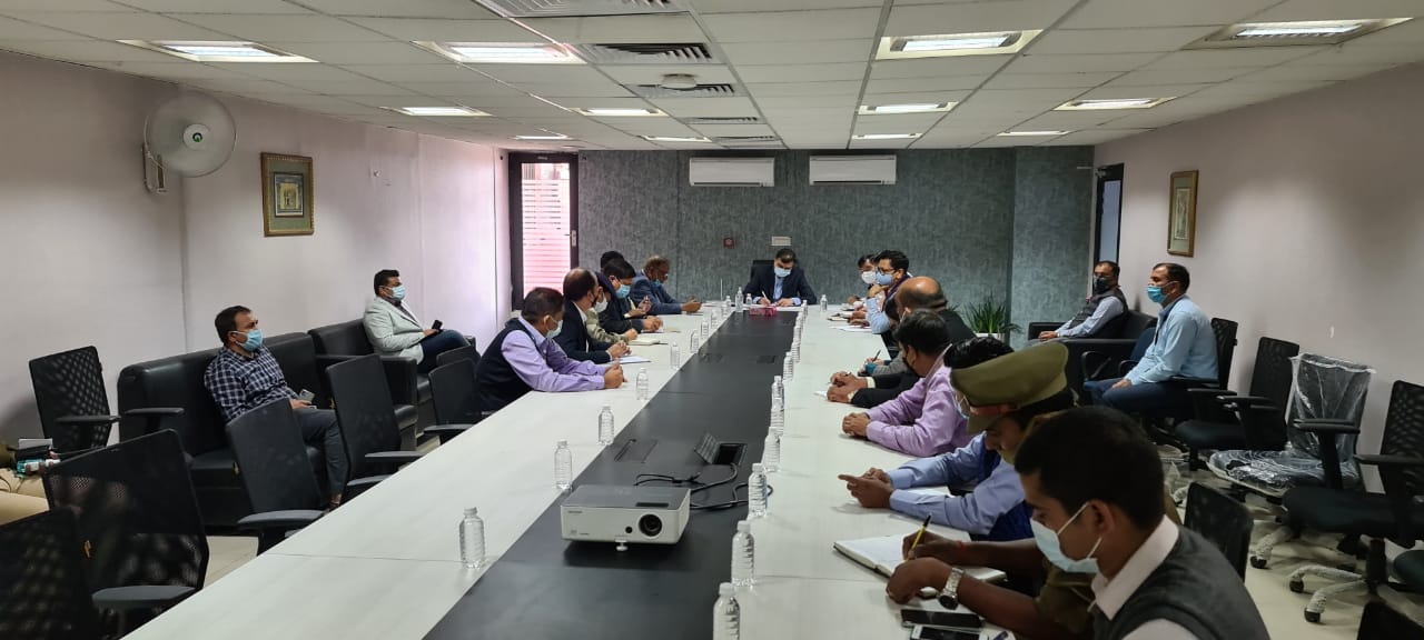 DM convenes emergency meeting at Lucknow International Airport ...