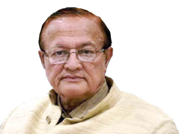 Reporter Lokendra Singh Tomar talks with Dr. BD Kalla, who was removed ...