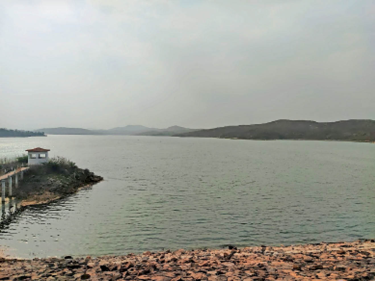 The Annaraj Dam of Garhwa, surrounded by lush green trees and mountains ...