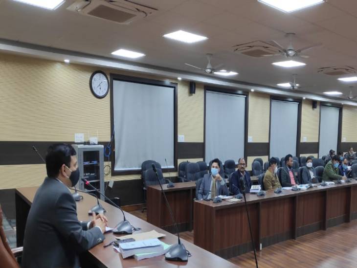 Varanasi- DM's instructions - 4-5 helipads and 32 places should be ...