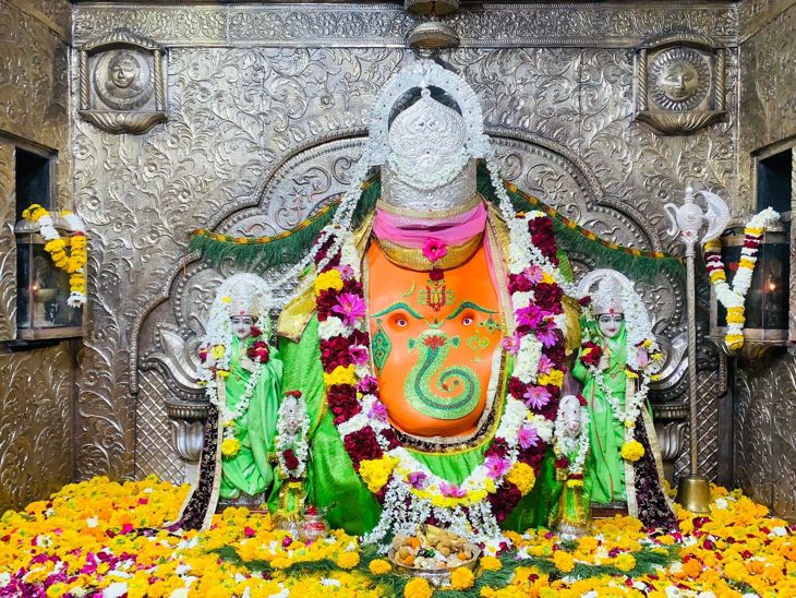 The charm of Gajanan, the thread is tied for the wish | बुधवार को ...