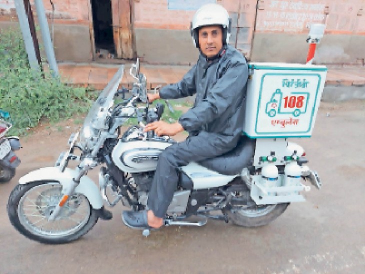 On calling 108, the bike ambulance started reaching the inner city ...