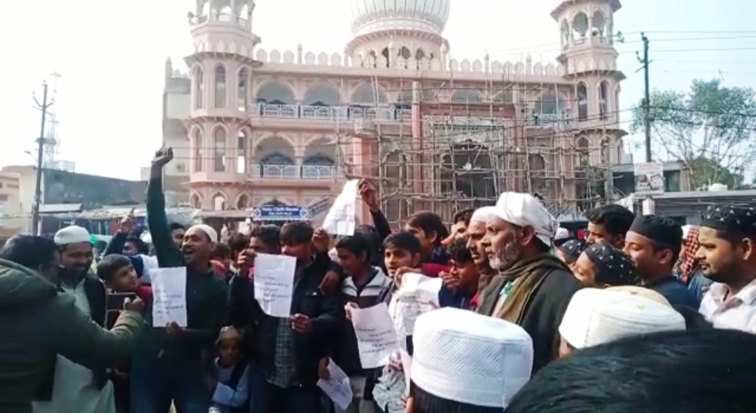 अलीगढ़ के कोल विधानसभा में प्रत्याशी सलमान शाहिद को बदलने की मांग | In ...