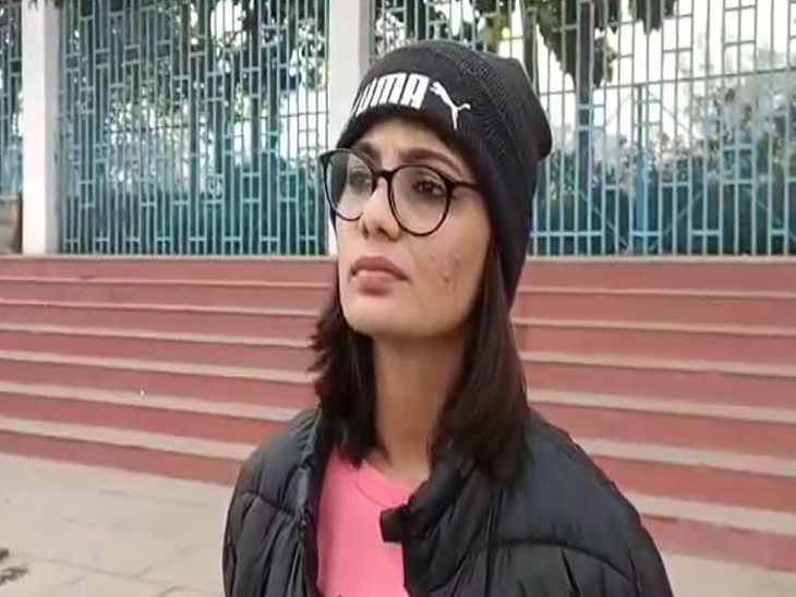 Folk singer Neha Singh Rathore said in Varanasi – the question will be with whoever is in power ...