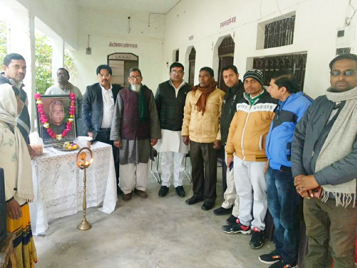 In Jaswantnagar, people paid homage to Prof. Sahdev on Parinirvana ...