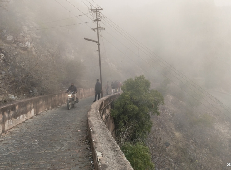 Today Jaipur hidden in thick fog, visibility reduced to 20 meters from ...