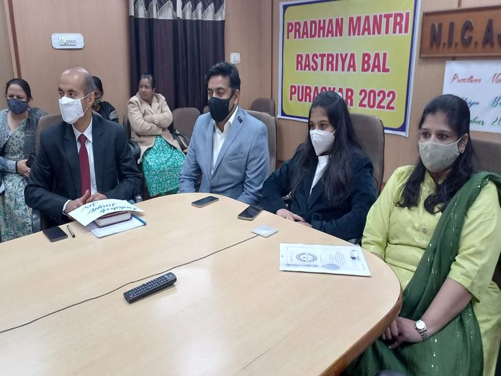 Gauri Maheshwari Youngest Calligraphy Teacher, Knows More Than 150 ...