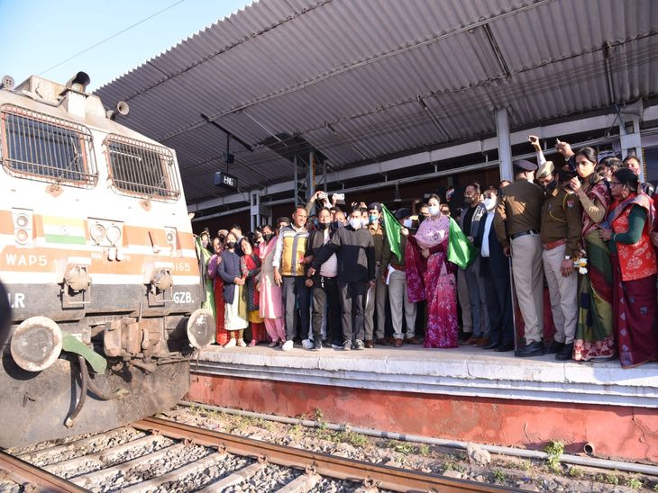 Inauguration of stoppage of passenger train at Beawar Railway Station ...