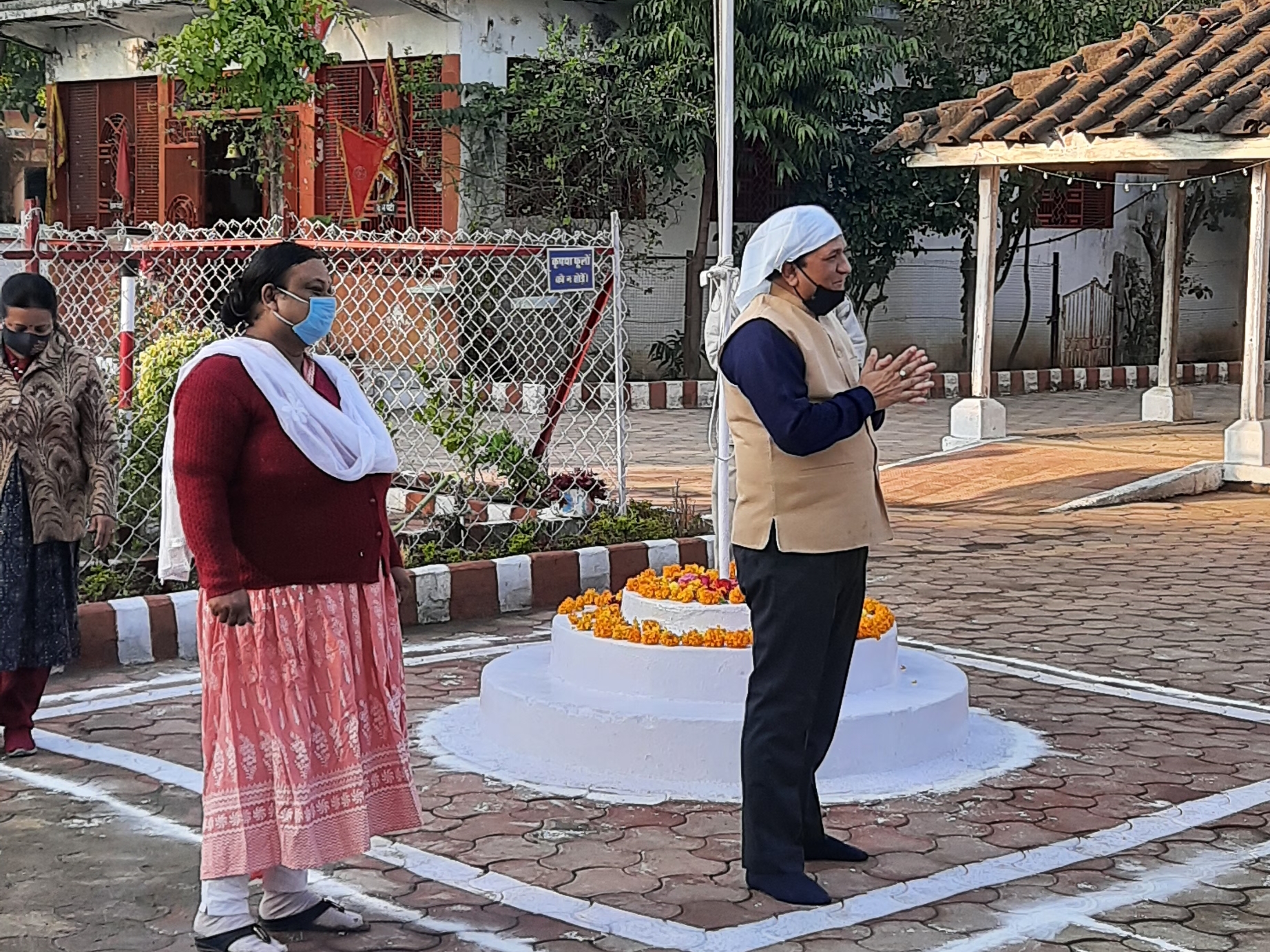 Keeping in mind the Corona guidelines, the tricolor was hoisted ...