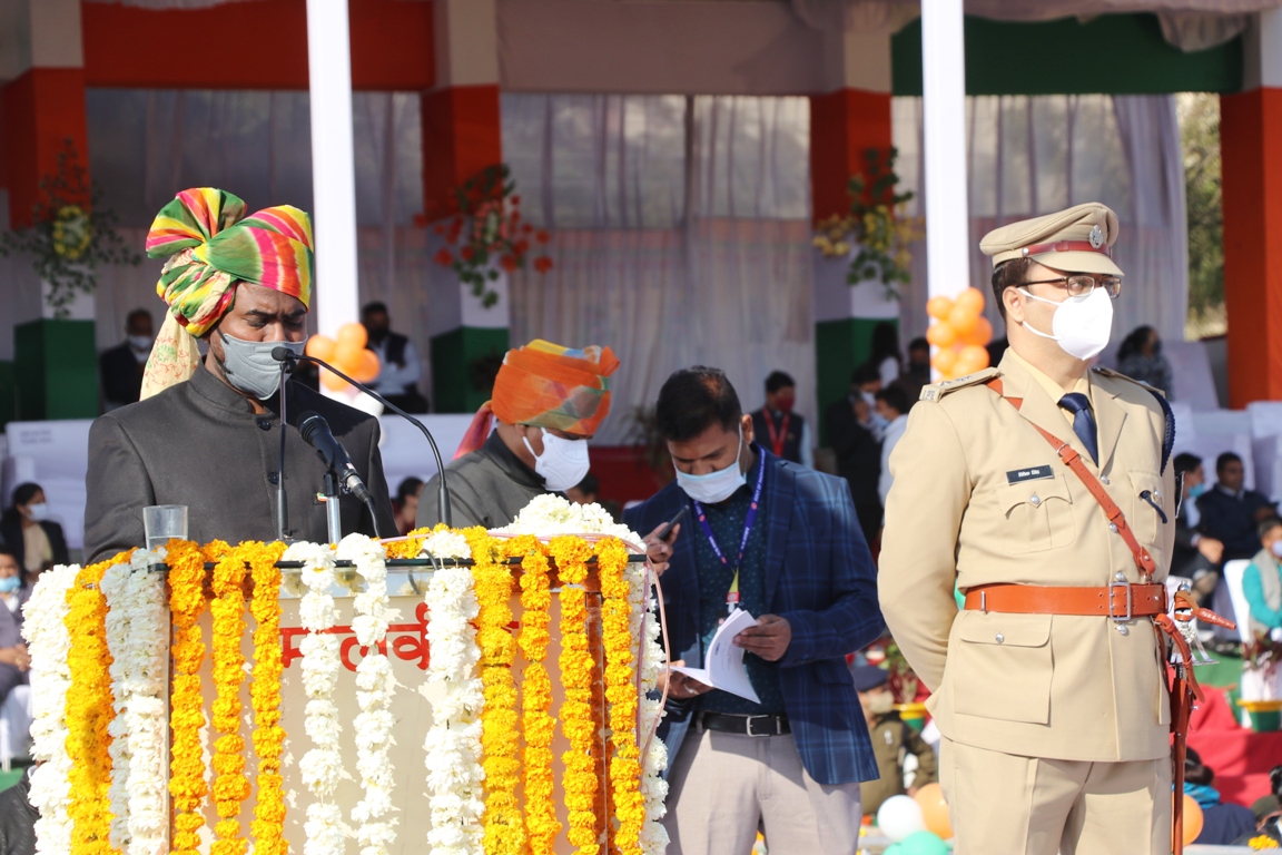 कलेक्टर अनूप कुमार ने ध्वजारोहण कर ली परेड सलामी; स्वच्छता, हेल्थ जैसी ...