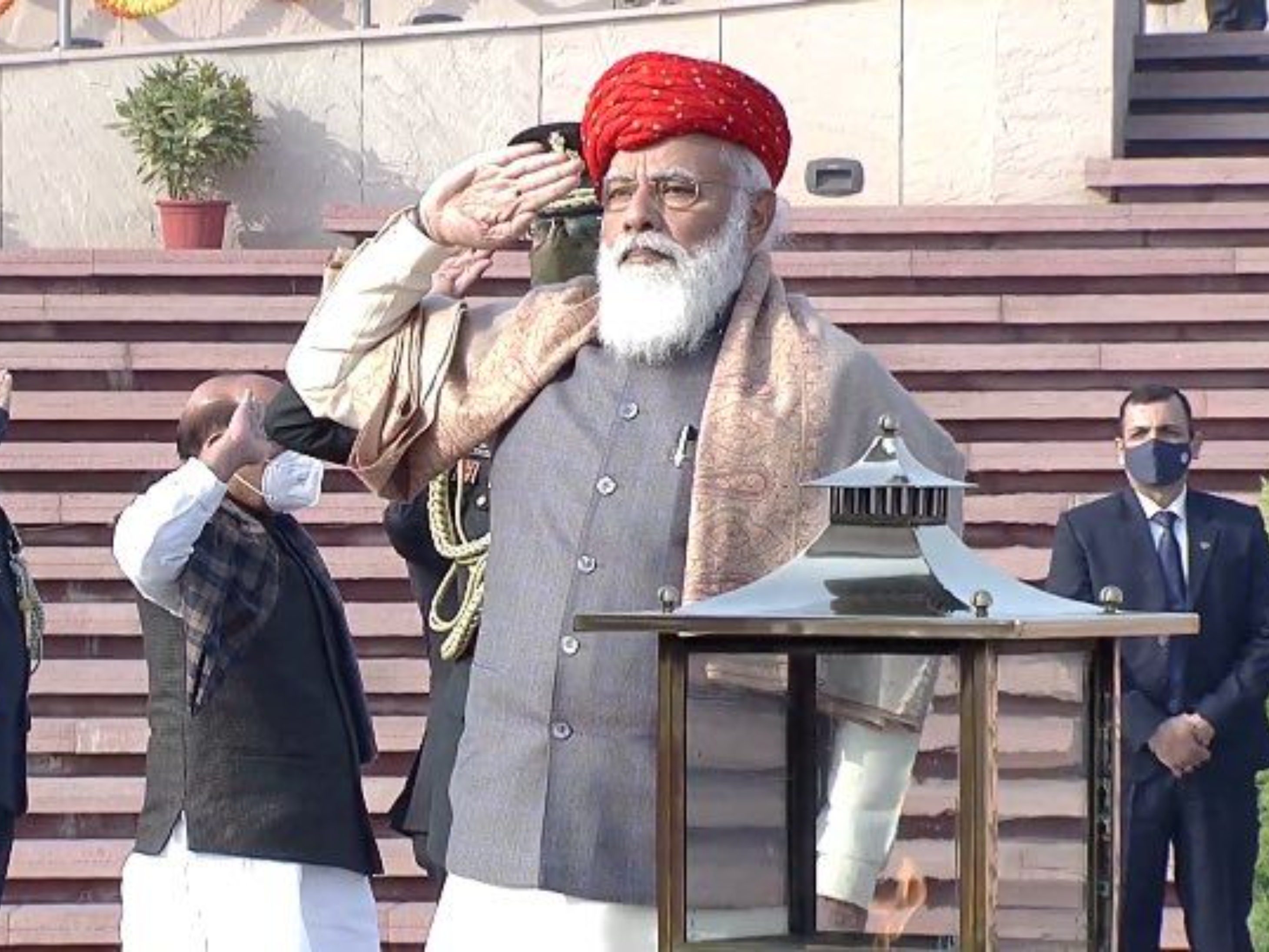 PM Modi wears cap from Uttarakhand, stole from Manipur On Republic Day ...