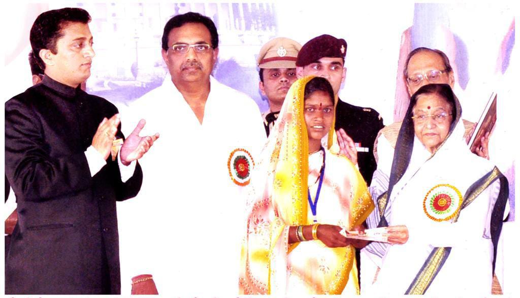 Who Is Maharashtra IAS Officer Nitin Khade? National Award for Best ...