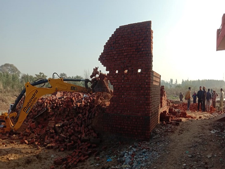 Yellow claw was run on the houses under construction in the Tangri ...