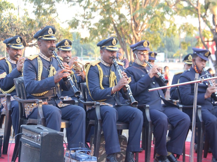 Chhattisgarh Police played the favorite hymn of 'Mahatma', before ...