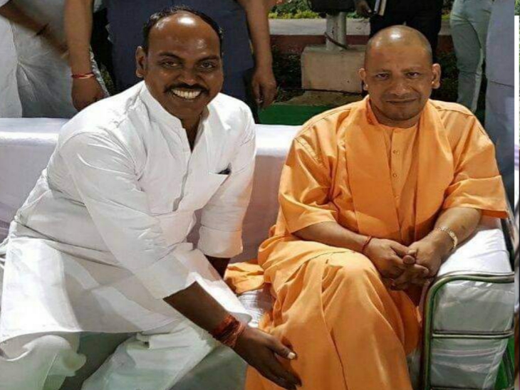 In Kadipur, Sultanpur, MLA Rajesh Gautam was told by the public to the ...