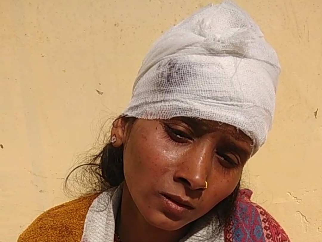 अतर्रा में बच्चों के आपसी विवाद की शिकायत करने गई महिला का पड़ोसियों ने ...