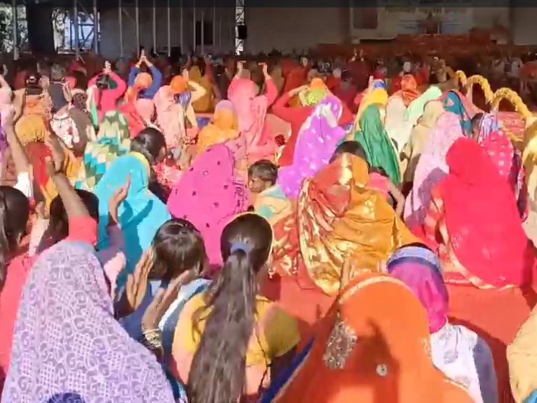 Hundreds of devotees are reaching, taking religious benefits | पिठेरा ...