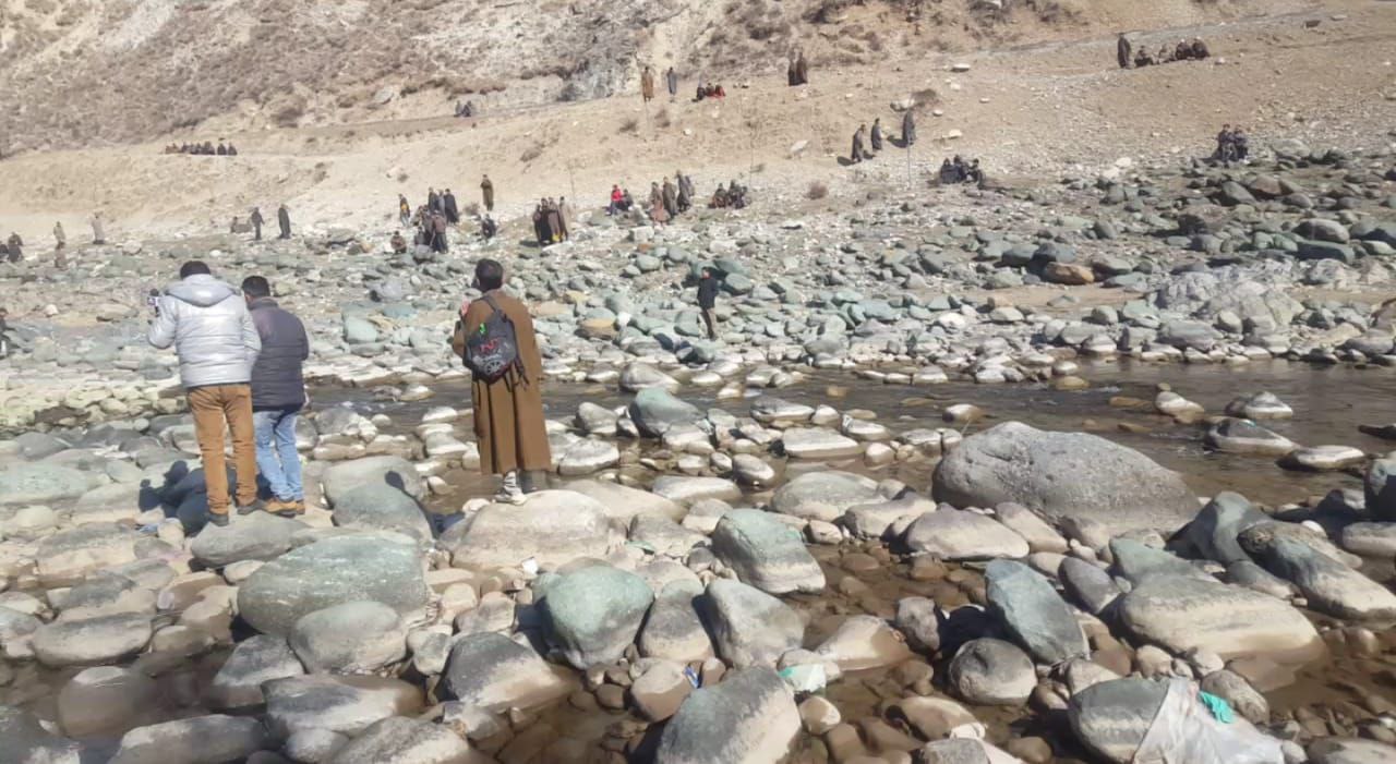 Brengi Nallah Sinkhole Anantnag | Fresh water river Brengi Nallah ...