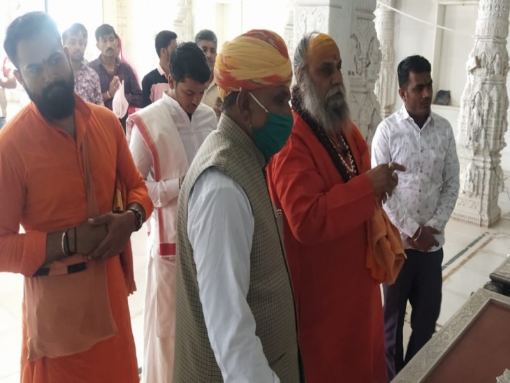 Sheesh was given to the Kuldevi of Rathore dynasty, Mahant honored ...