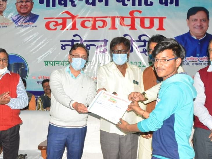 Collector gave prizes to the winners of cleanliness survey competitions ...