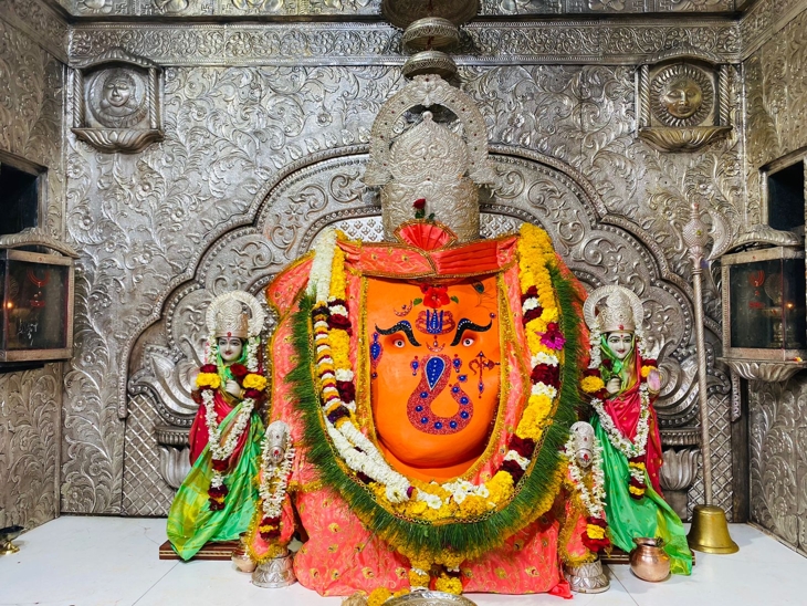 Lambodar adorned with light pink colored clothes, beautiful decoration ...
