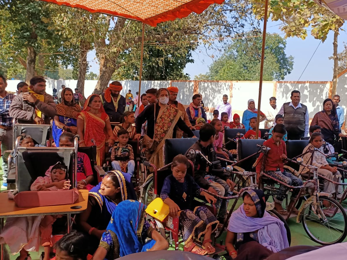 Divyang camp organized in Umaria block Kareli, equipment distributed to ...