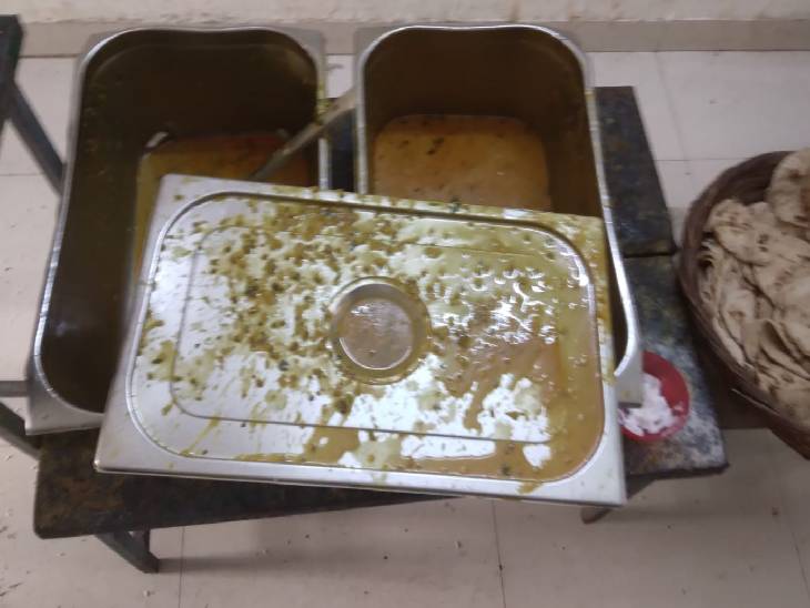 Raw roti, undercooked rice, rotten potato vegetables are given, MP ...