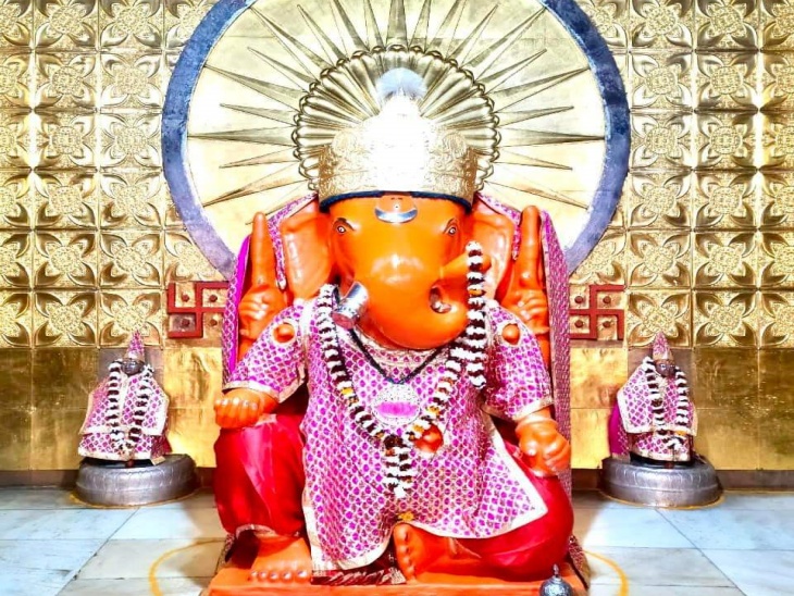 God darshan from the main temples of Rajasthan, Saffron colored clothes ...