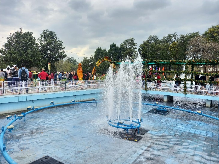 Today is the last day of Rose Fest, there will be many performances ...