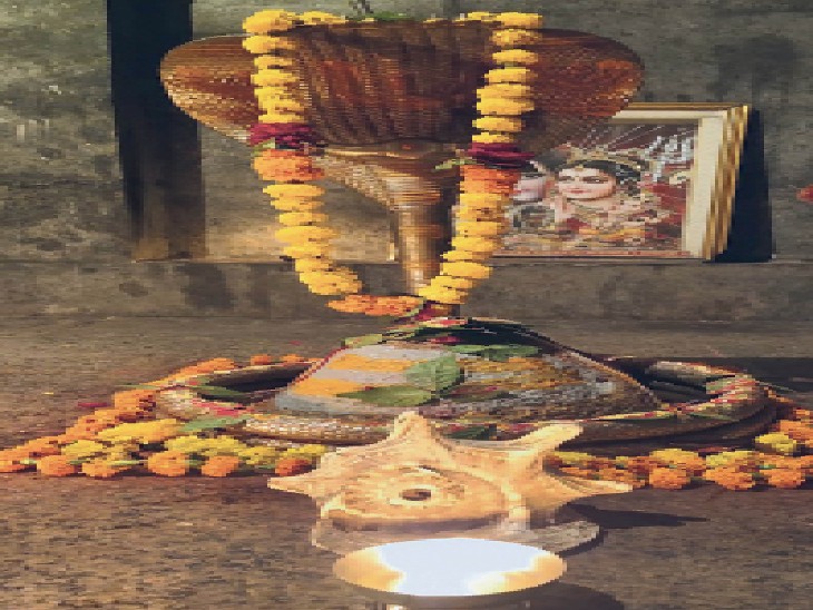 Pleased with the penance of Krishna's brother Haldhar Balarama, Mahadev ...