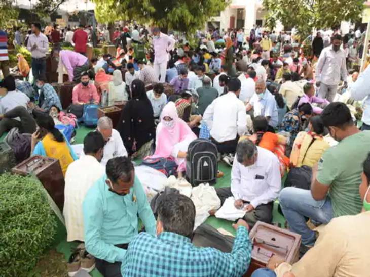 Varanasi- CDO got serious about the polling parties leaving for voting ...
