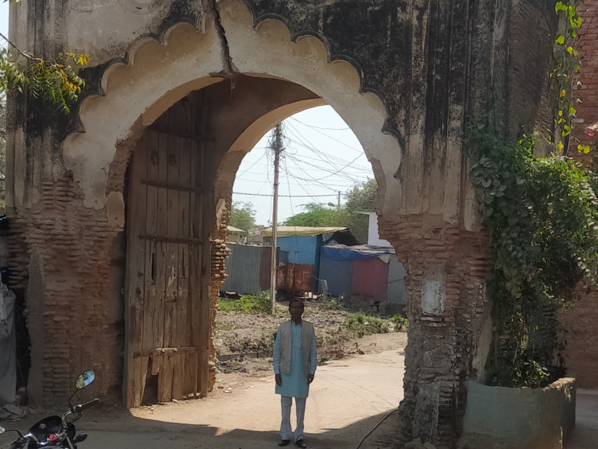 The elephant door of Maudaha, a victim of the apathy of the ...