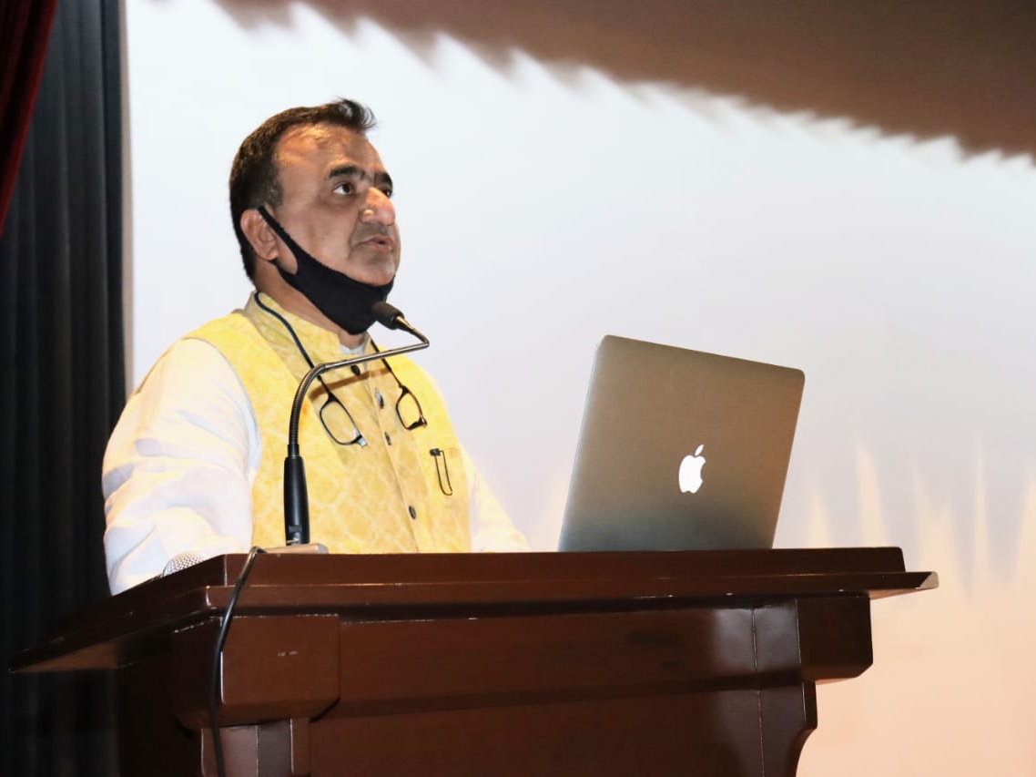 Cyber expert Rakshit Tandon trained police officers | दादरी...साइबर ...