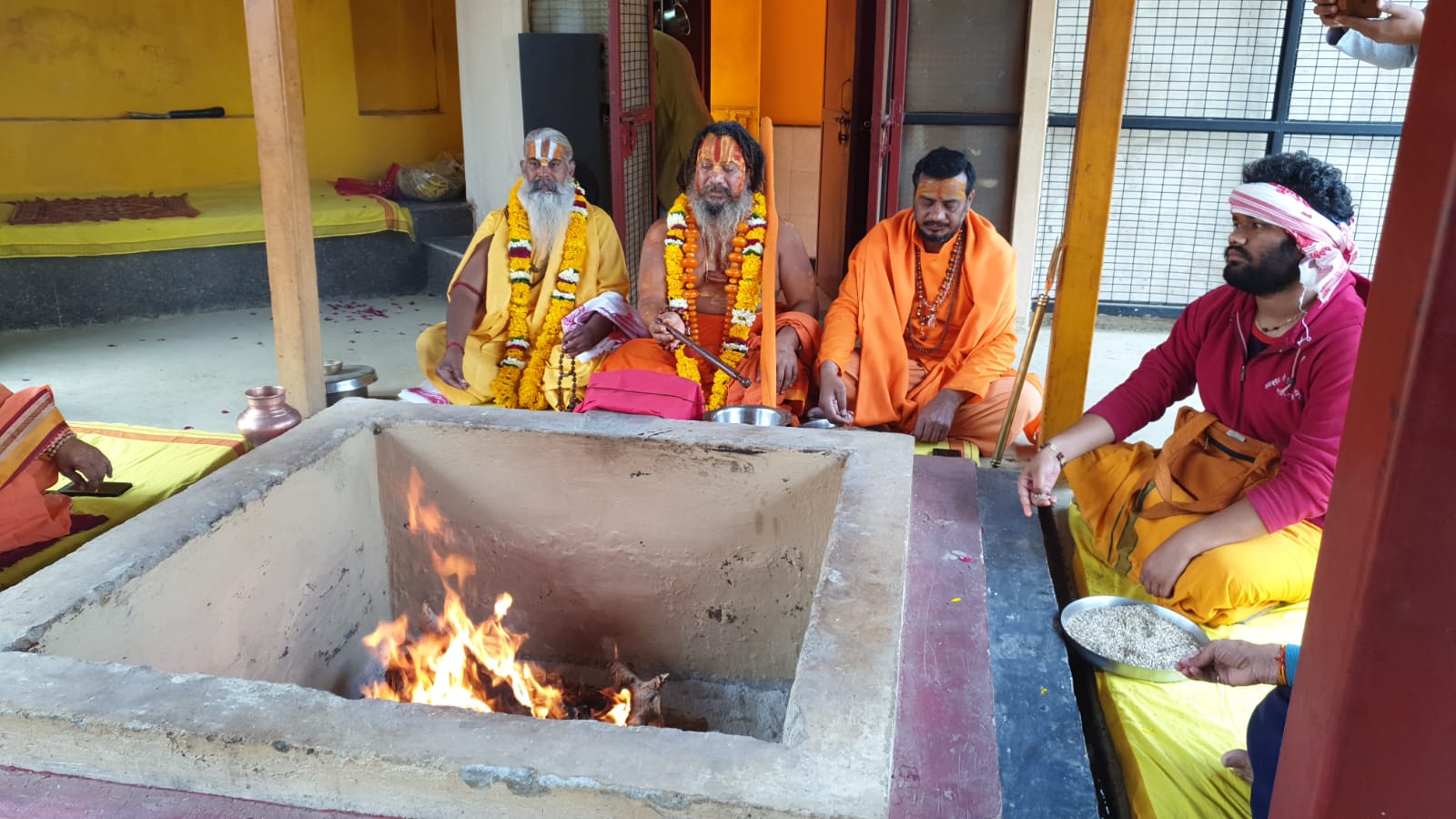 Ayodhya saint performed Havan Yagya in Mathura, wished Yogi Adityanath ...