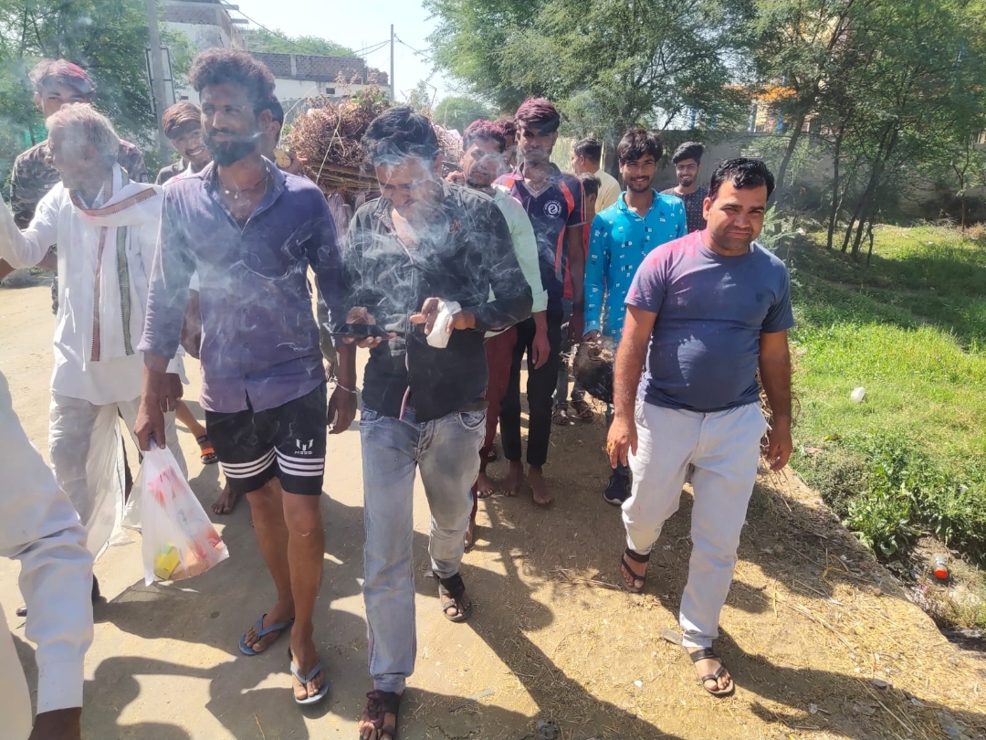 राजगढ़ में ढोल के साथ निकाली बंदर की शवयात्रा, विधि विधान से किया अंतिम ...