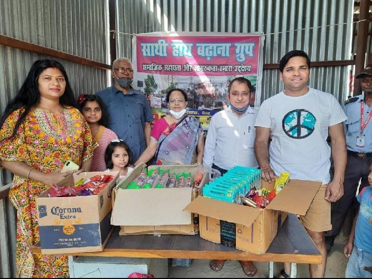 Social organization 'Saathi Hath Badhna' celebrated Holi festival with ...