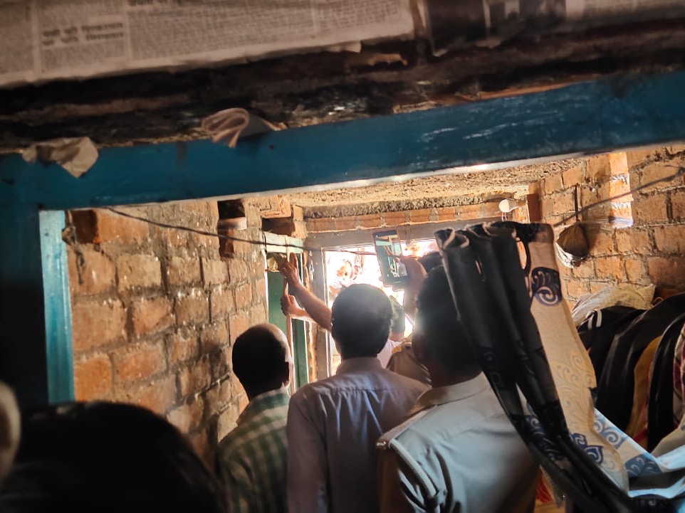 The girl committed suicide by hanging, there was chaos in the house ...