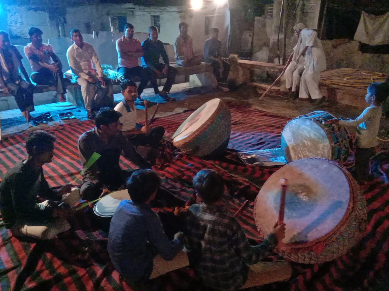 400 years old tradition of singing Thadda played in Hindon | गीतों के ...