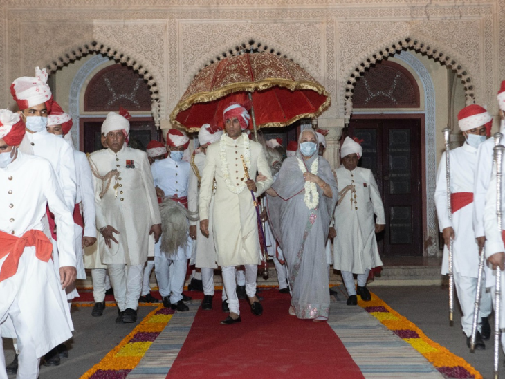 Padmanabhi Singh, Padmini Devi and Princess Gauravi played Holi with ...