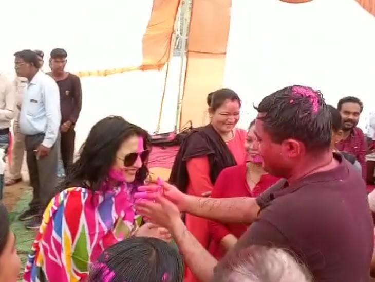 SP slapped Sagar's former collector, the uniformed danced to the beat ...