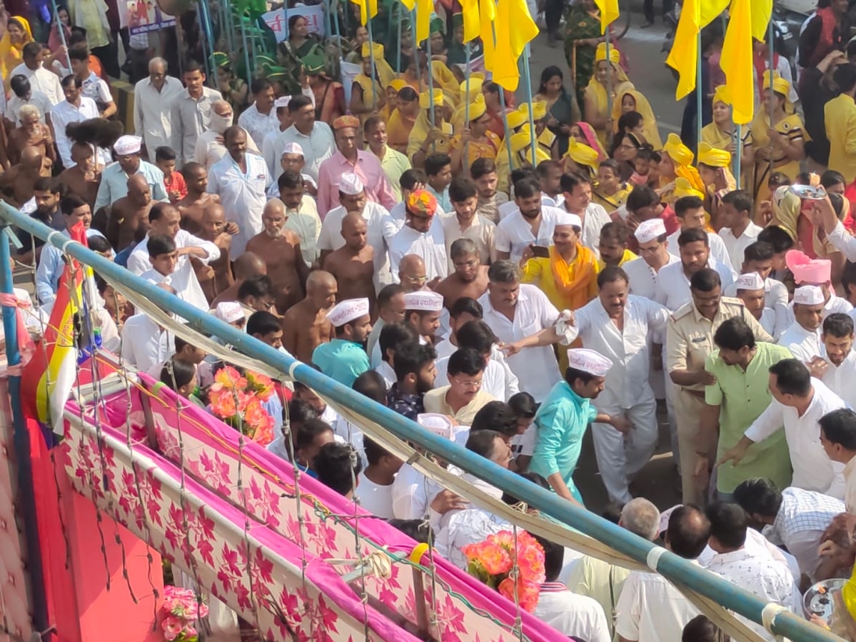 Acharyashree Virag Sagar Maharaj reached Patharia after visiting Bhind ...