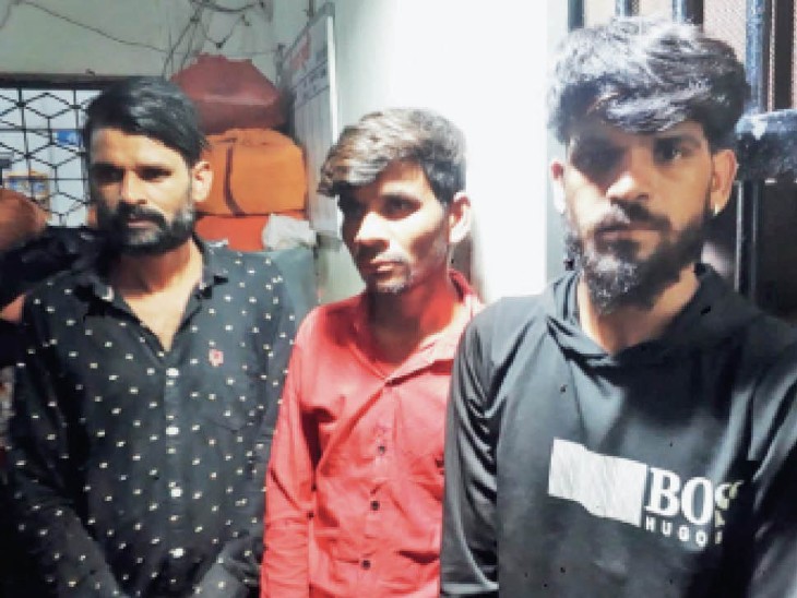 Three crooks of the gang who stole more than 100 vehicles from the city ...