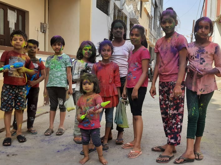 The group of mastons came out in the form of gar, people of all classes ...