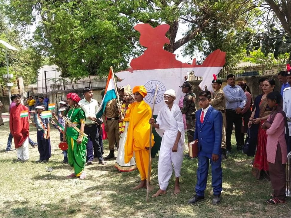 Martyr's Day celebrated in Fatehpur DM said - Children always cherish ...