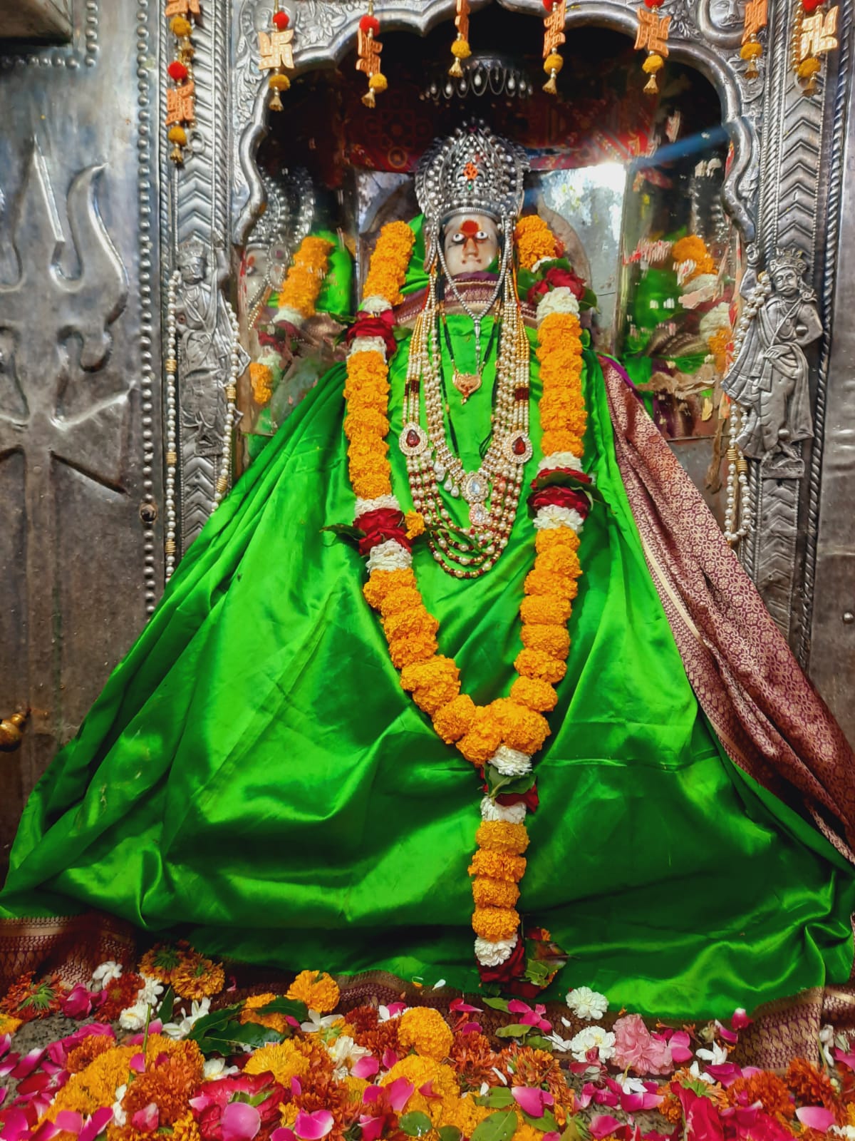 Gorgeous makeup of Lord Omkar with rose flowers, do… Mangala Aarti Darshan