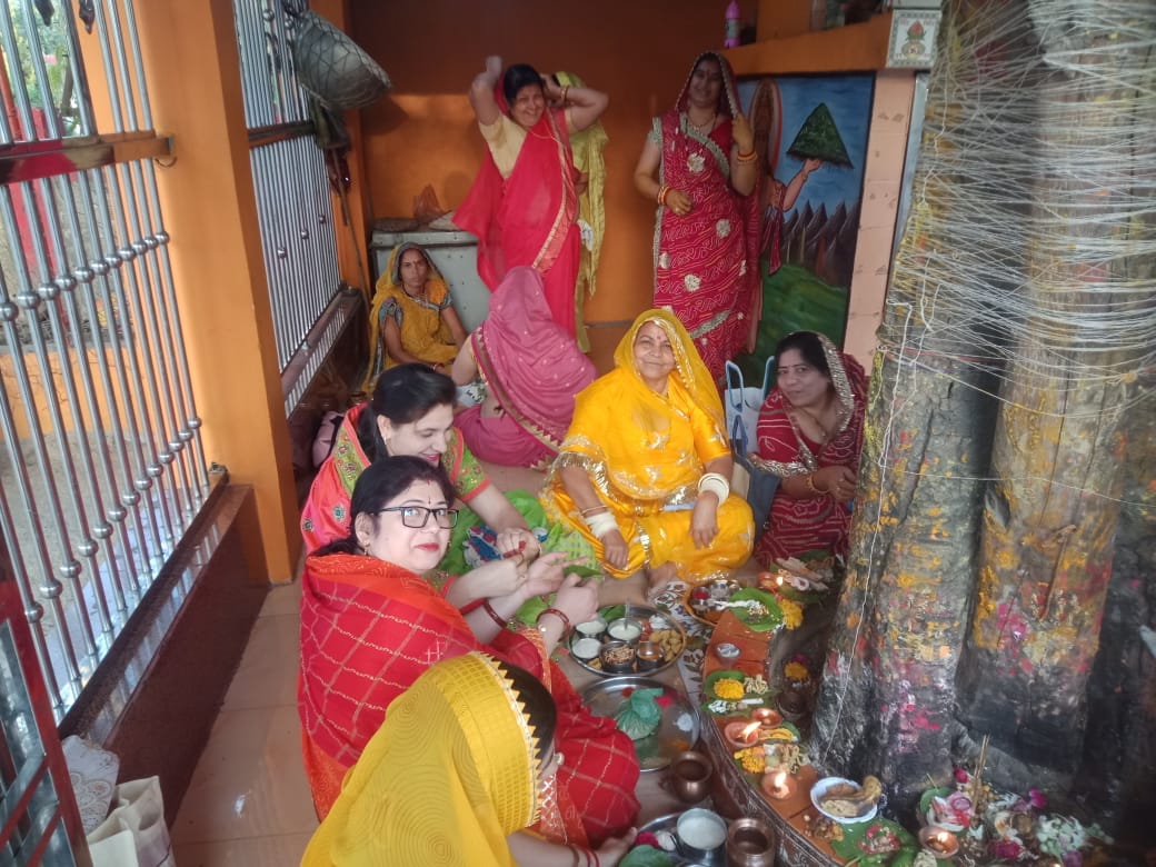 Worship of Dasha Mata in Ashta, women tie yarn on Peepal tree for the ...